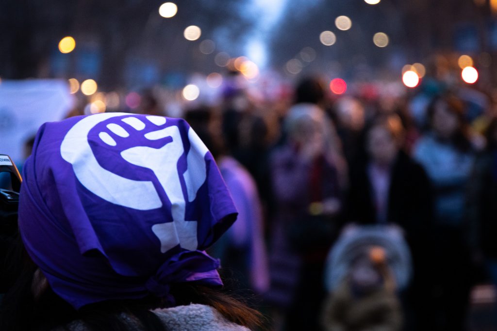 Vigila. Vés amb compte. No tornis sola - Catalunya Plural